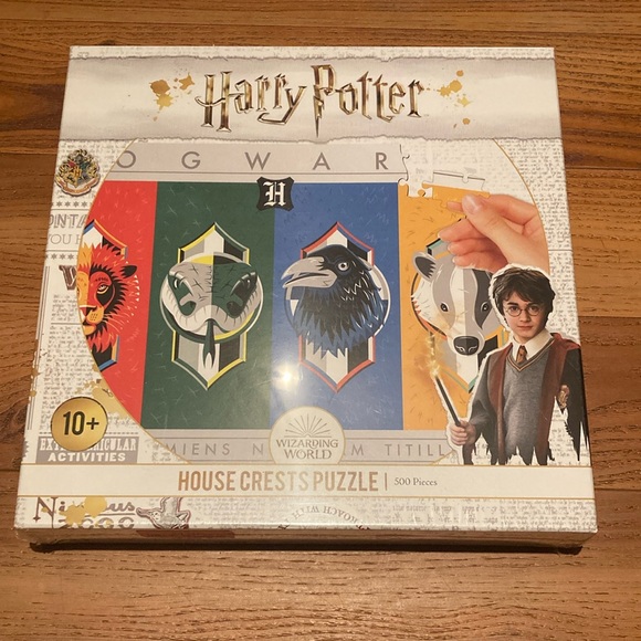 Warner Bros. | Games | Harry Potter Hog War Wizarding World House Crest ...